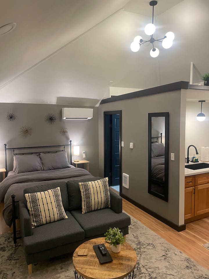 North End Cottages - The Carriage House - Ruston, WA