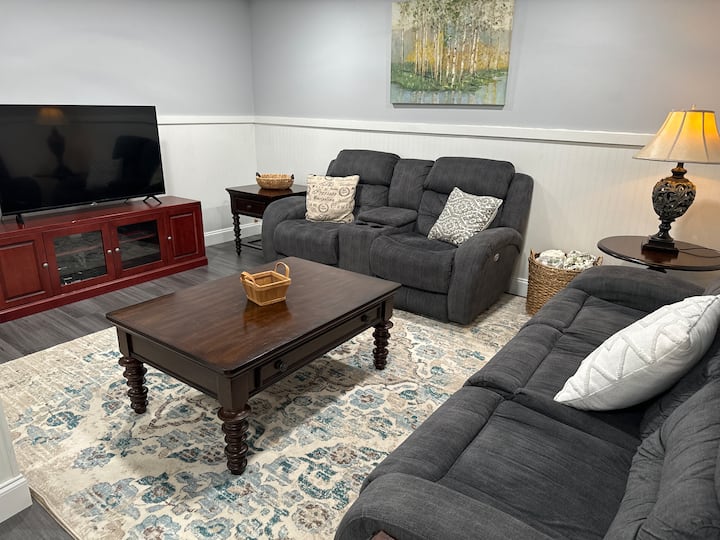 Spacious Basement Apartment With Private Entrance - Fredericksburg, VA