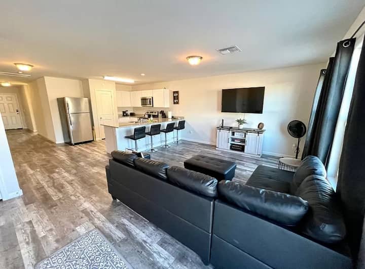 Brand New 4 Bedroom Home. Centrally Located. - Laughlin, NV