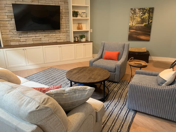 Entire Lower Level Of Home, Close To Iu Campus. - Bloomington, IN