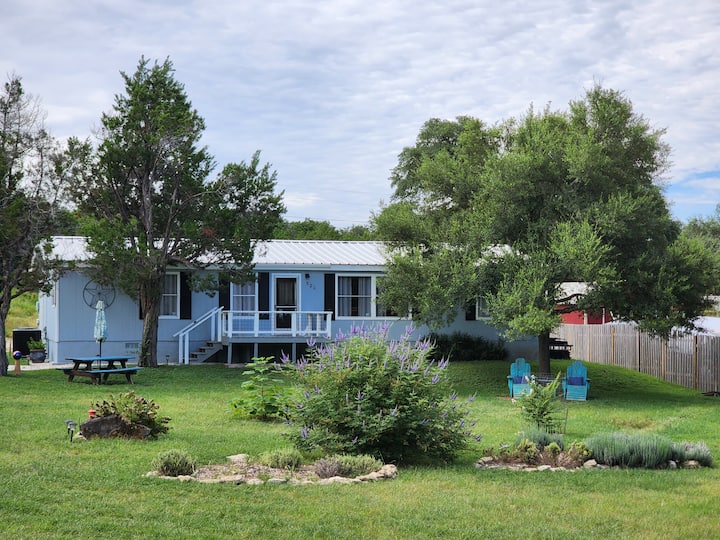 Bright & Spacious 3/2 W Hot Tub/private Setting! - Texas