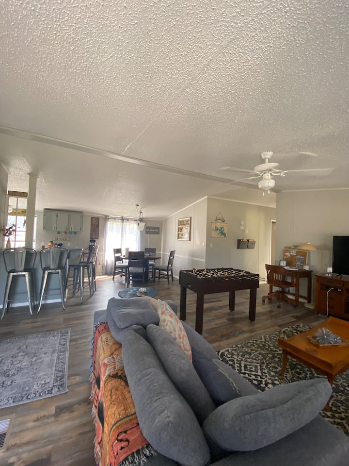 Bright & Spacious 3/2 W Hot Tub/private Setting! - Canyon Lake, TX