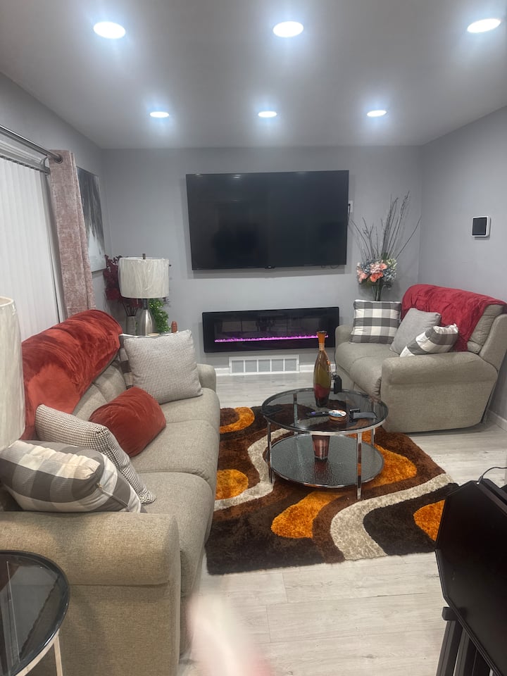 Cozy Little House In The City With A Country Feel - Warren, MI