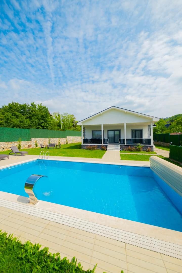 Sapanca ÇEşme Villaları 1
Isıtmalı Havuzlu - Sakarya