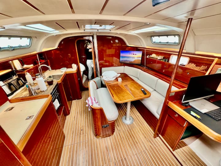Magnífico Velero Junto A La Playa Barcelona - Gavà