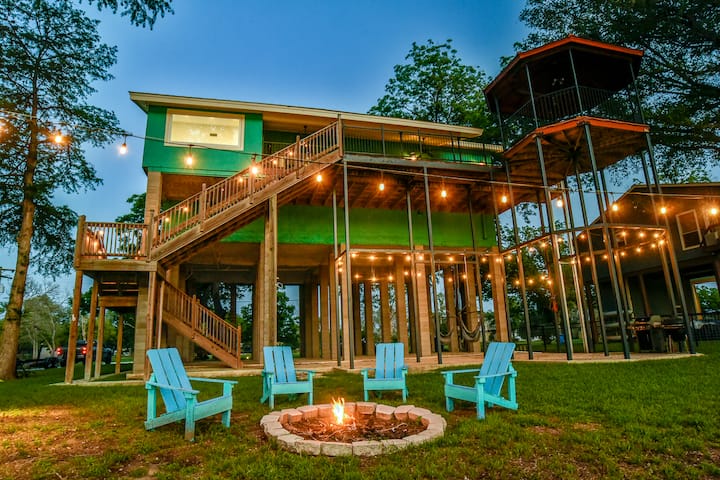 Lakefront Family Getaway | Fire Pit + Game Room - Seguin, TX