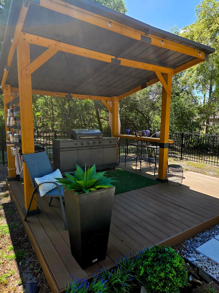 Relaxing Lakehome W/bbq, Open Kitchen & Fishing - Deltona, FL