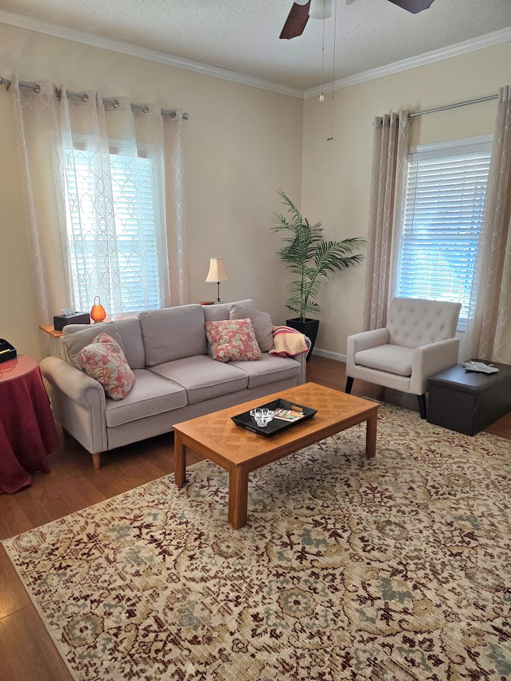Walk To Historic Greer! 2 Bed 1 Bath Private Home - Greer, SC