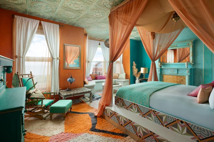 Boutique Seafront Residence, Sleeps 14, Parking. - United Kingdom