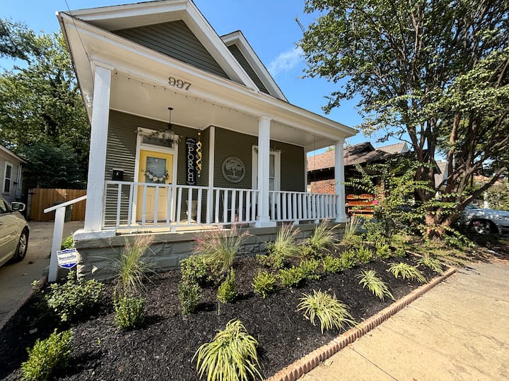 5 Star, Porch Fun, Walkable:  Free 12 Pm Checkout - Memphis, TN