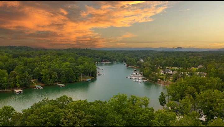 Papas Lake House On Keowee, A Waterfront Getaway! - Lake Hartwell