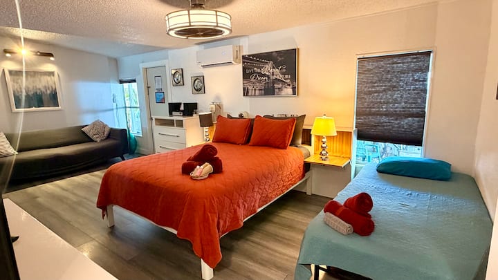 Awesome Loft 15 Min To Airport & 10 Dolphin Mall - Doral, FL