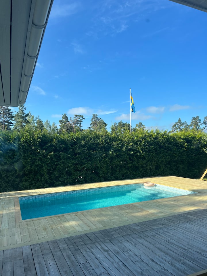 Trevlig Villa Med Pool 25 Min Från City! - Ekerö
