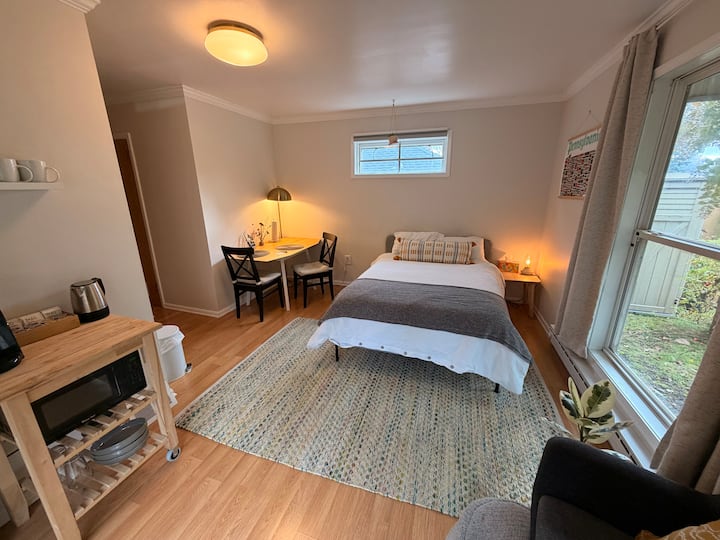 Quiet, Private Guest Suite With Garden Views - Pittsburgh, PA