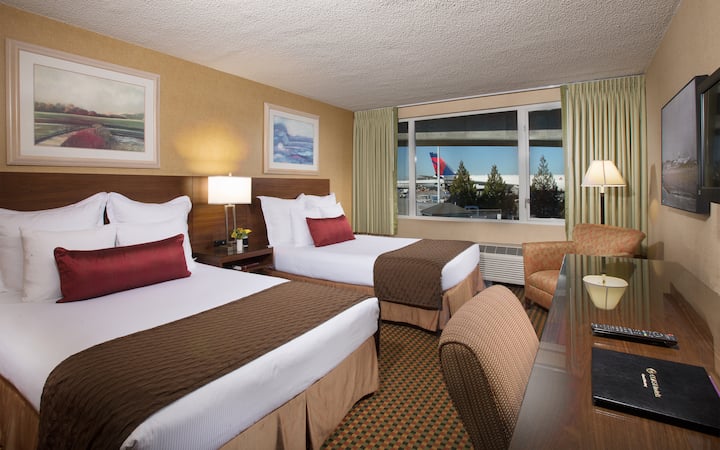 Quick Stay? Free Airport Shuttle & Breakfast! - Tukwila, WA