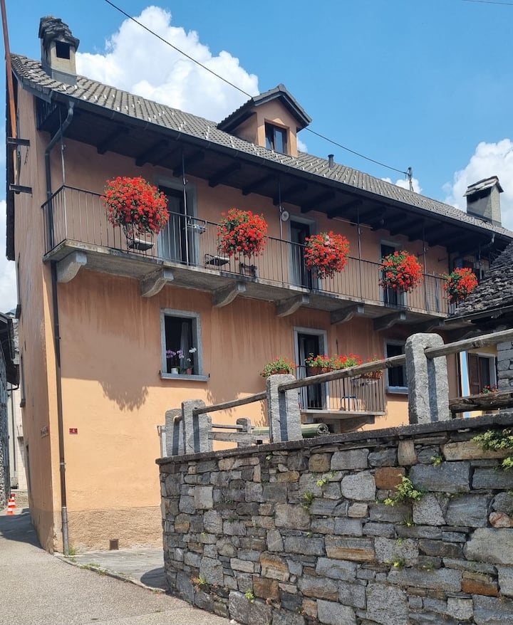 Casa Leoni A Moghegno - Maggia