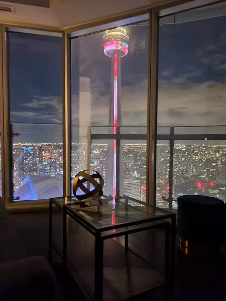 Breathtaking Cn Tower & Skyline Night View Suite - Toronto
