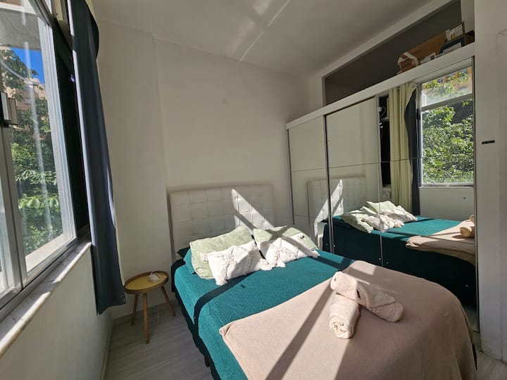 Copacabana | Apartamento A 400 Metros Da Praia - Rio de Janeiro