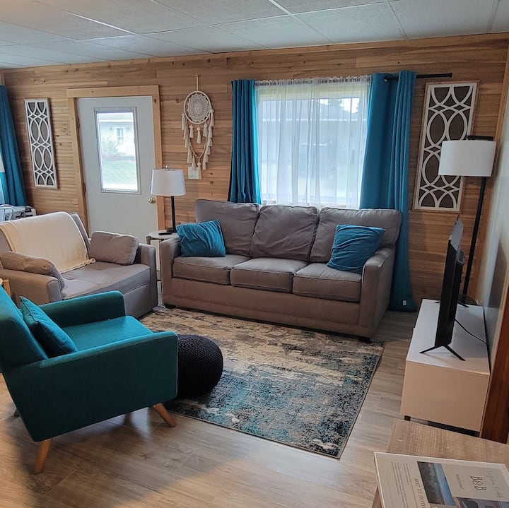 Newly Remodeled Home In The Heart Of The Up. - Peninsula, MI