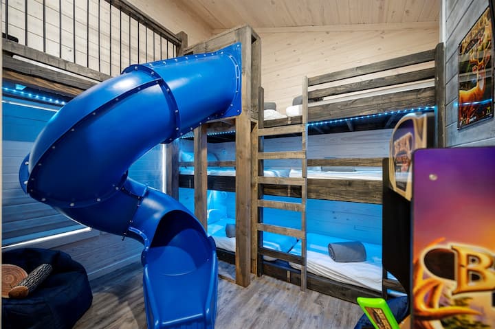 Forest Retreat Hot Tub Slide Arcade Family Fun - Mississippi