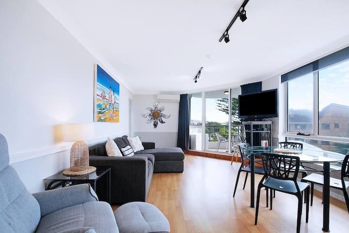 Seascape Sanctuary: Palm Beach Resort-style Bliss - Gold Coast