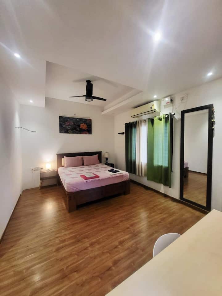 Room King In The Premium Apartment Black Orchid - Bangalore