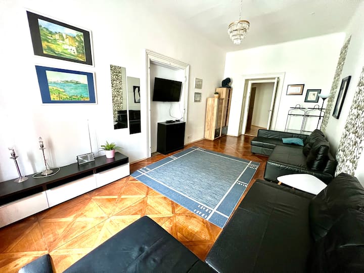 Spacios 4bdr Apartment In Dlazdena - Praga