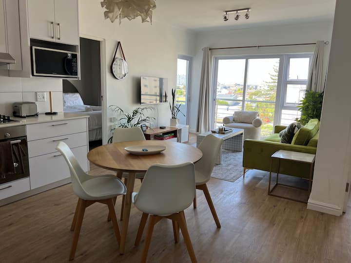 Beachfront Apartment In Blouberg - Parklands