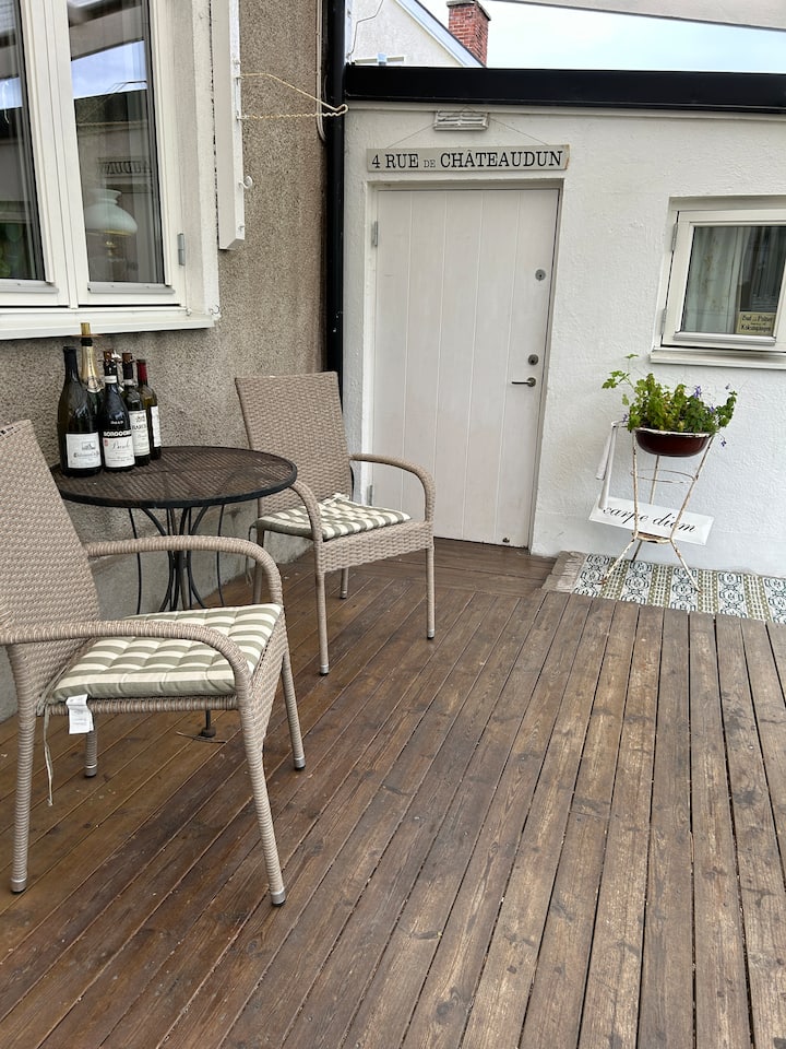 Charmigt Gästhus Med Havsglimt Och Uteplats - Simrishamn