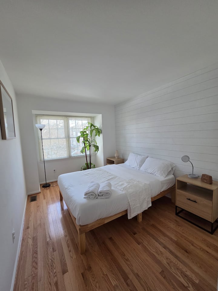 Maryland Dc 4br/3.5b Townhome + Gameroom & Grill - Gaithersburg