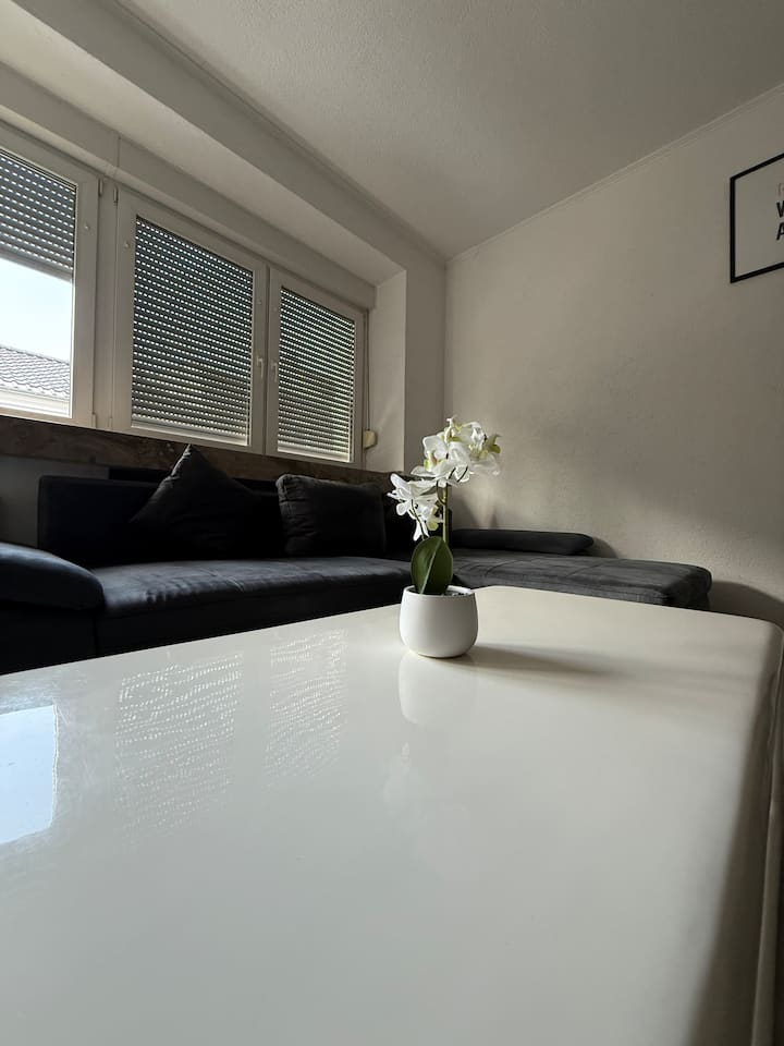 Schöne 2 Zimmer Appartment  Mit Bad Und Küche - Mönchengladbach