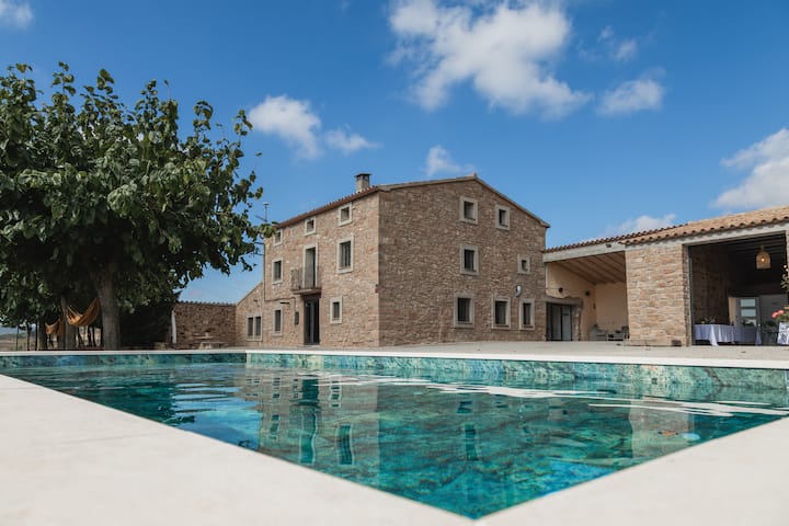 Masía De Piedra Con Piscina, Rodeada De Campos. - Igualada