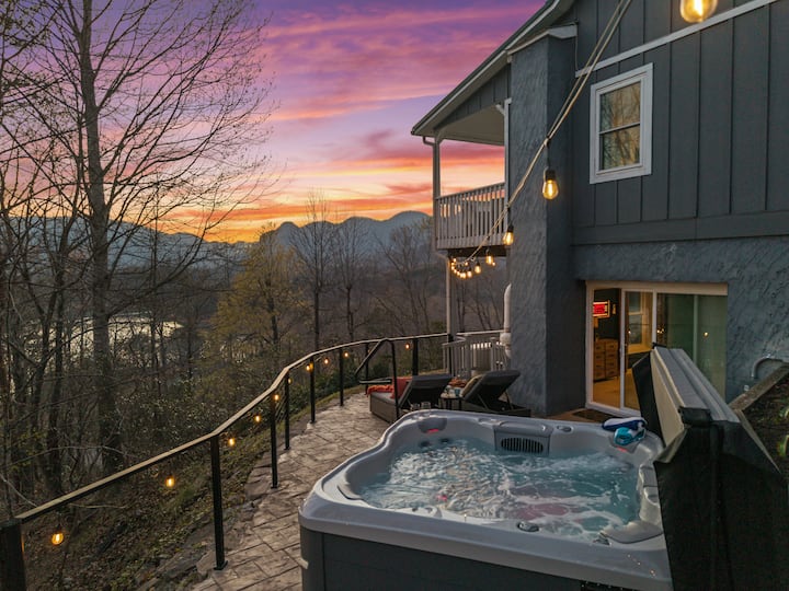 Mountain Views + Hot Tub / Family Retreat - Lake Lure, NC
