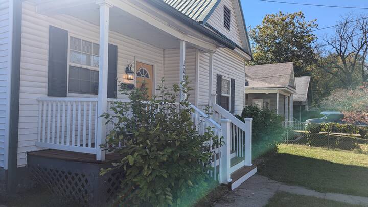 Raven's Nook In Downtown Sgf *No Added Fees* - Springfield, MO