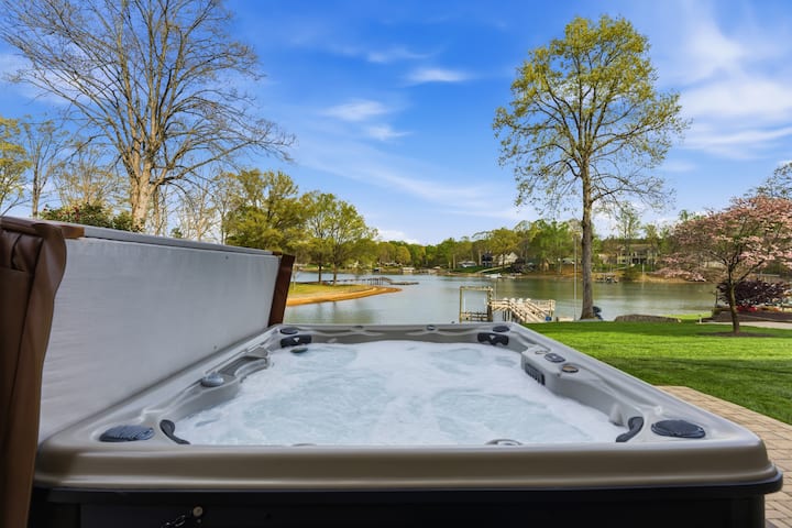 Kool Breeze By Avantstay | Boat Ramp + Hot Tub - Denver, NC