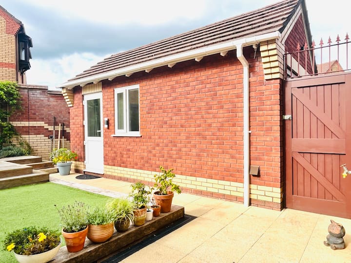 Assuredly Cardiff's Best Single Room (Garden View) - Cardiff