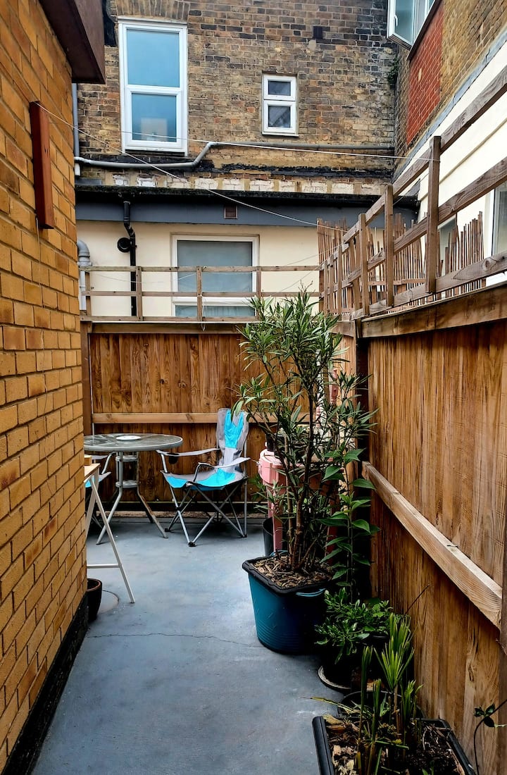 Charming 1-bed Flat With Patio Garden - Margate