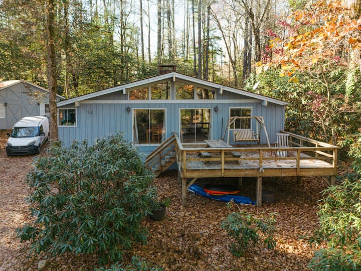 Lakeside Lodge-spacious Cabin With Lake Views - Lake Toxaway, NC