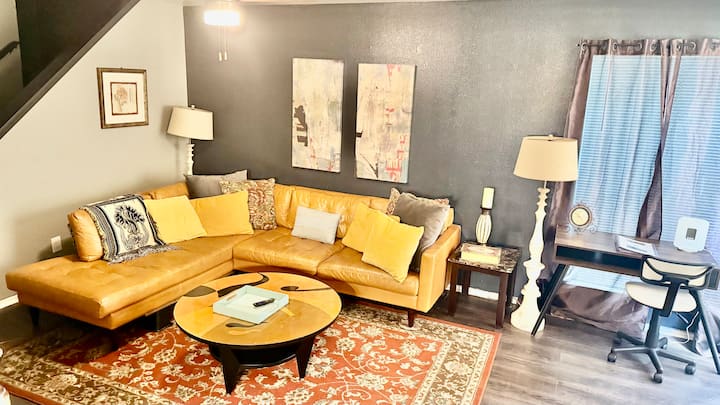 Lovely  Two Bedroom Condo One Car Garage - Houston, TX