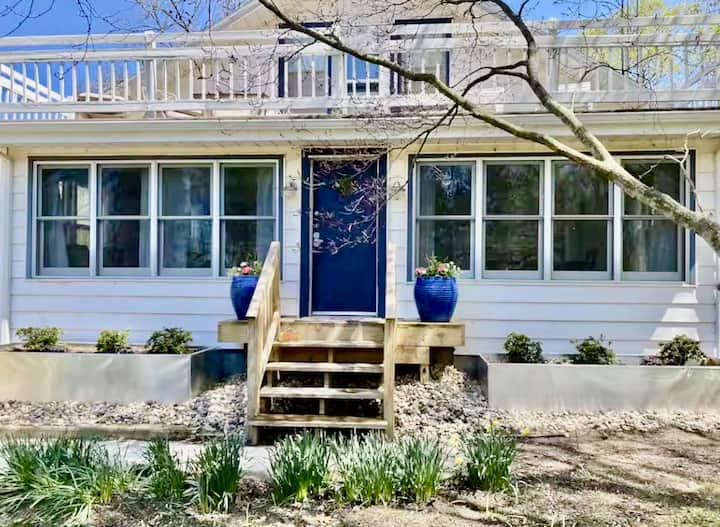 Modern Farmhouse, Sleeps 8, Near St. Joseph - Benton Harbor, MI