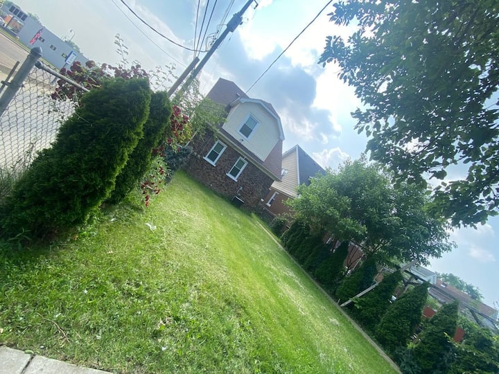 2 Bedrooms In Dearborn  1st Floor Private House - Dearborn, MI