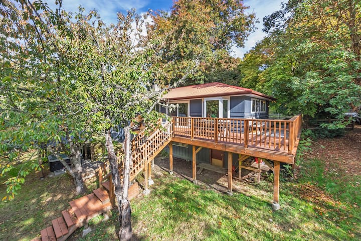5br Island Home | Hot Tub, Theater, Fenced Yard - Bainbridge Island, WA