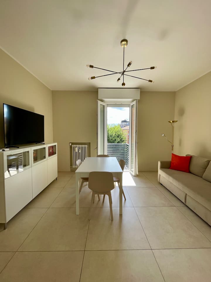 Modena Valeria Interno Cinque - モデナ