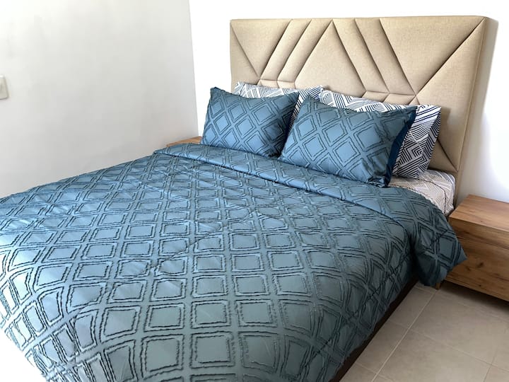 Apartamento En El Poblado, Excelente Ubicación - Medellín