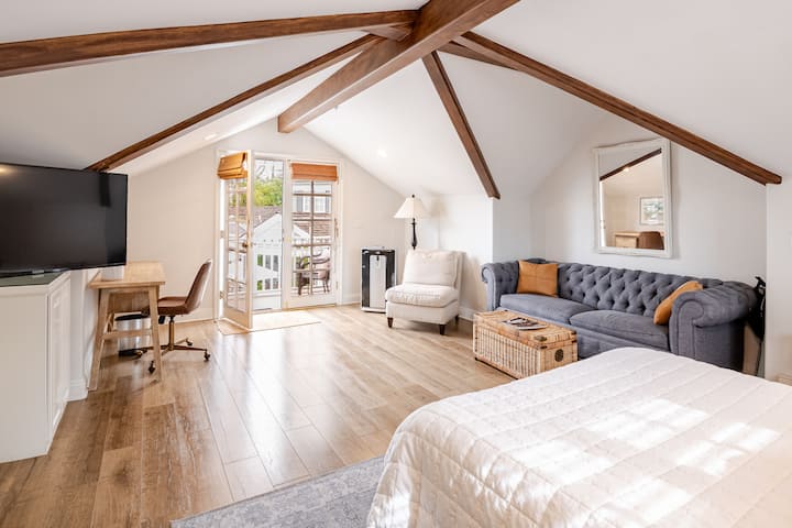 Gorgeous Private Carriage House Flat Newport Beach - Newport Beach, CA