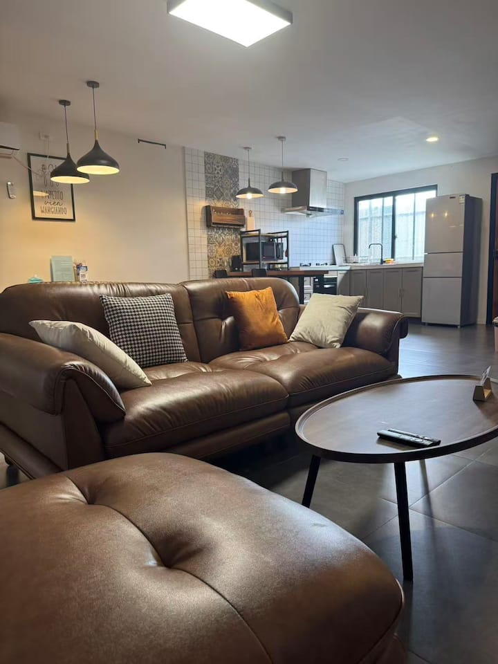 Nadi Fantasy Unit 2—2br · Kitchen · King Beds - Fidji