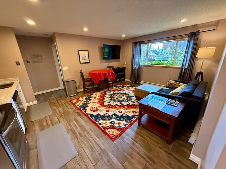 Near Downtown Tourist Area - Unit D In 4-plex - Anchorage, AK