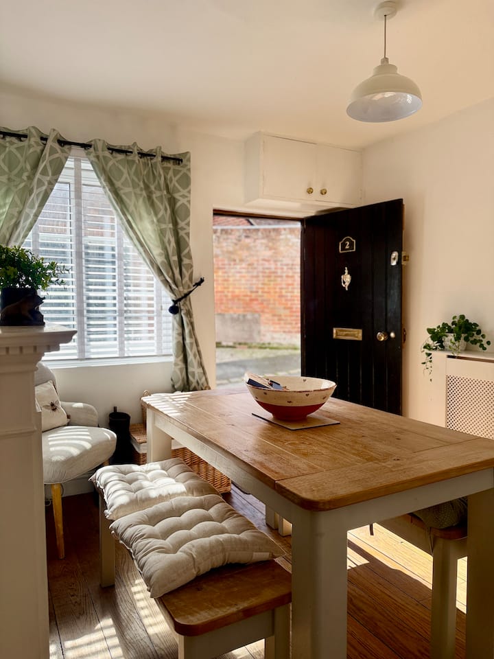 Charming 2 Bedroom Cottage In Marlborough - Marlborough