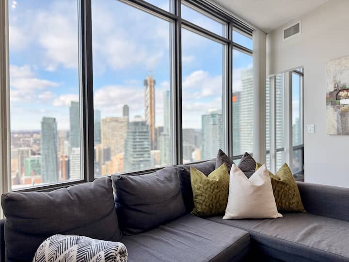 Million Dollar City Views W/ Standup Desk, Monitor - Toronto