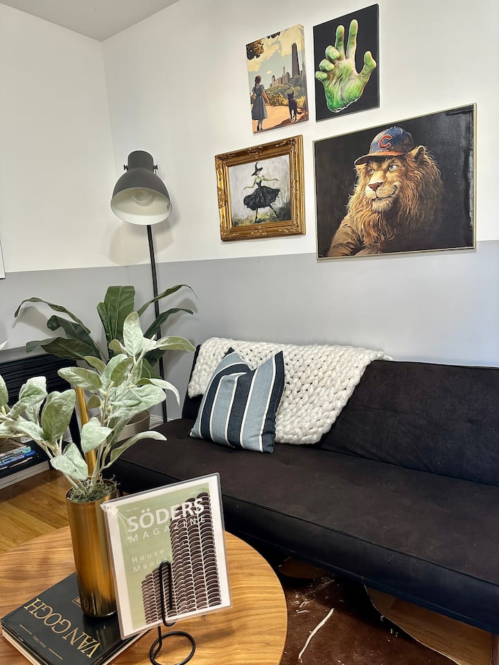 Hip Wrigley/boystown Designer Flat - Chicago